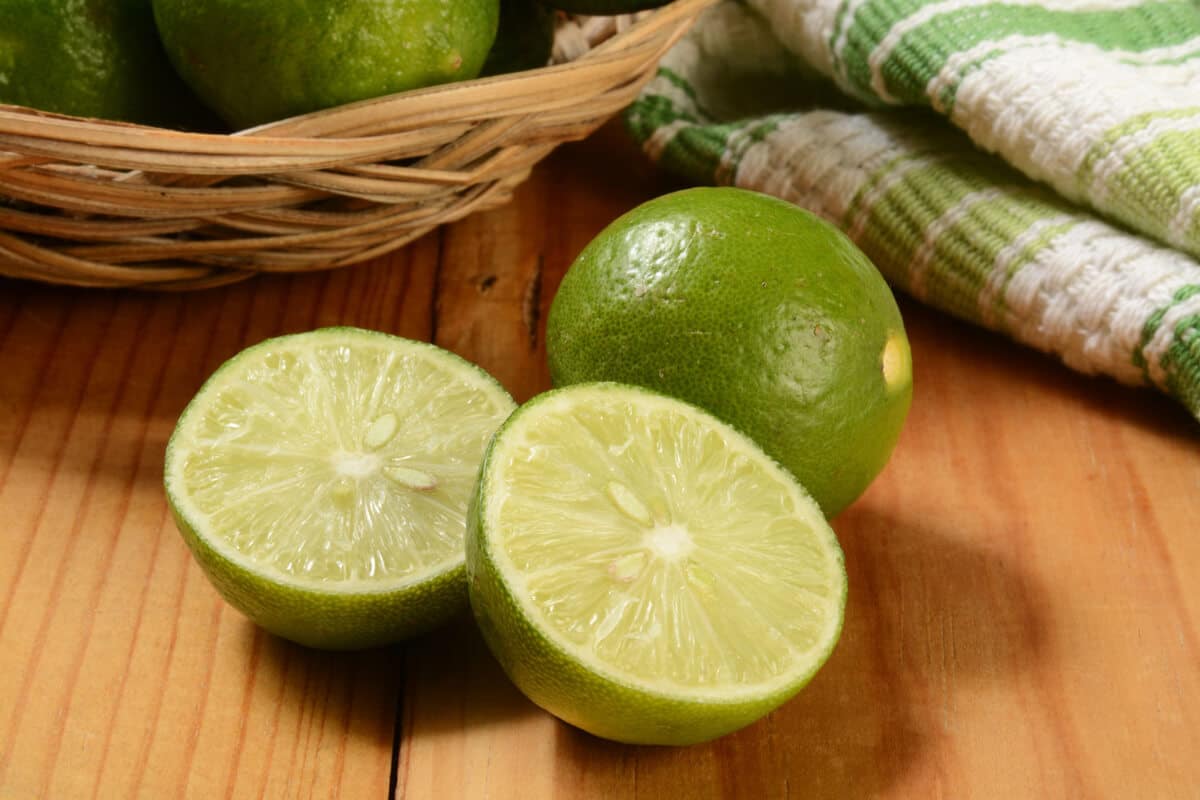 Refreshing Sugar-free Thai Lime Soda Recipe - Reluctant Low Carb Life